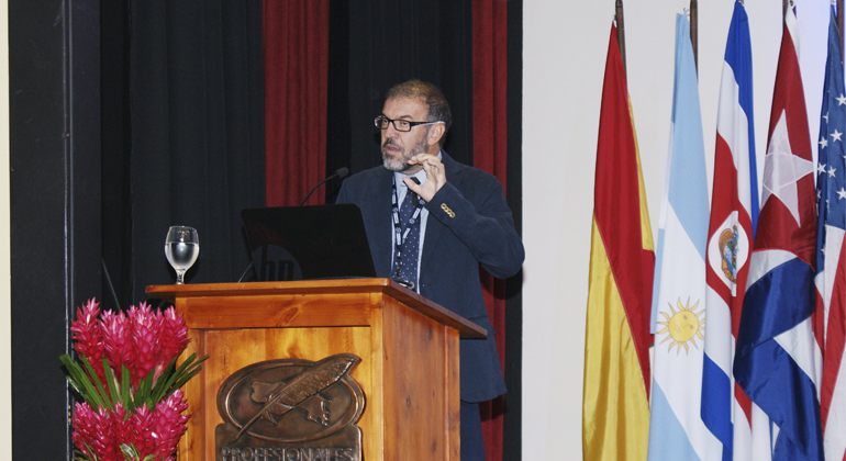 "Cuando las personas nos comunicamos hacemos mucho más que decirnos cosas"